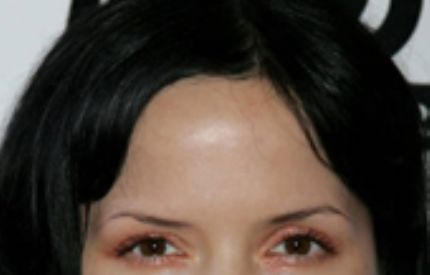 Entertainment News : Corr Wedding Stops Play